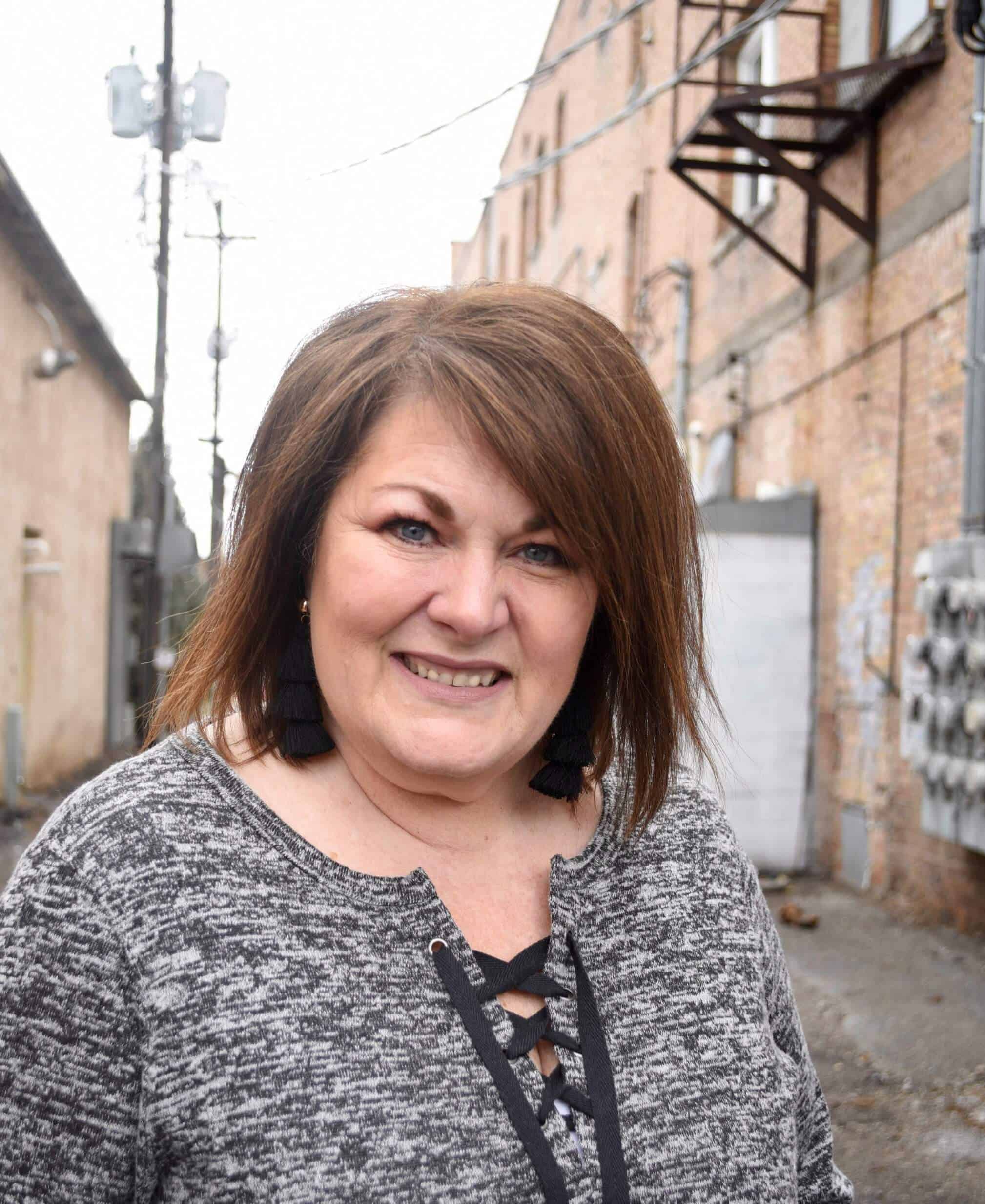 Selling Clothing Online | A Beginner's Guide With Leisa Graham