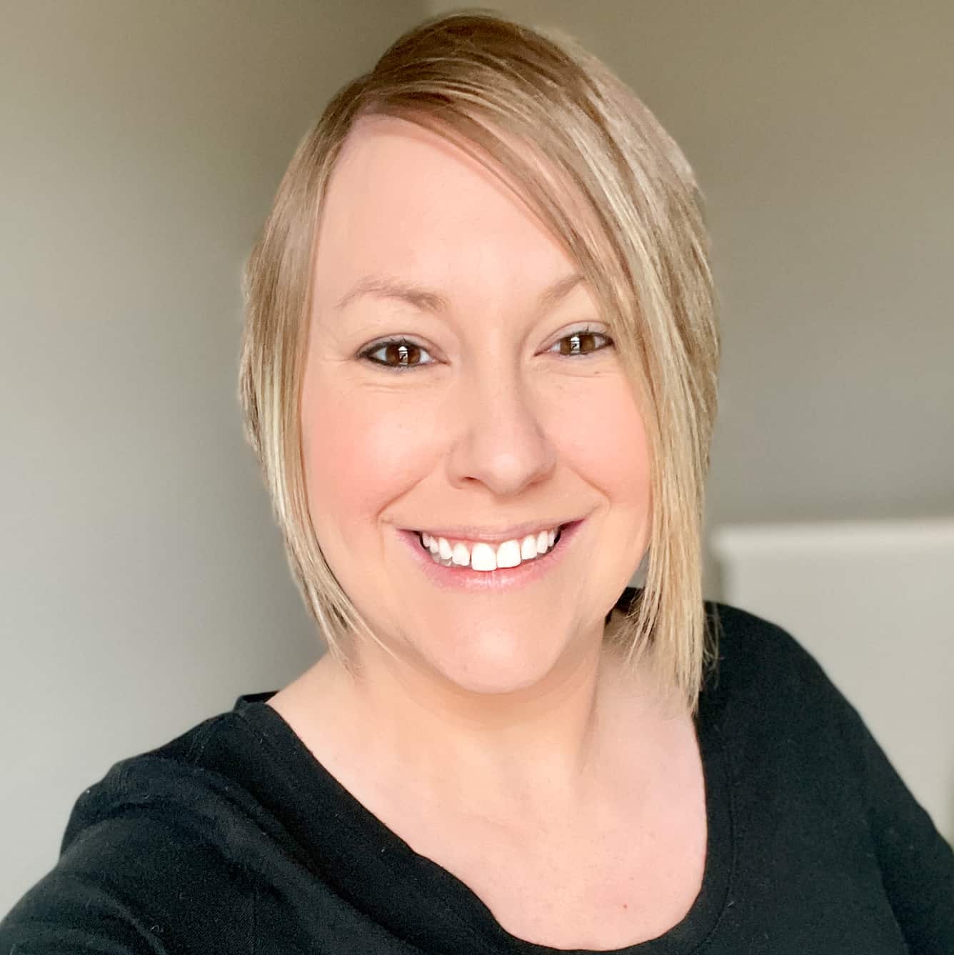 She’s Sold Over 450K Online (so far!) with Print on Demand | AJP